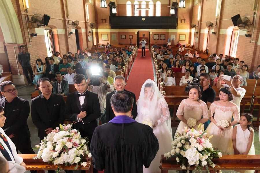 ロックミュージシャン、ノーノー（Nor Naw）の結婚式〜教会編 - Enjoy Yangon ヤンゴン, ミャンマーで暮らす旅する